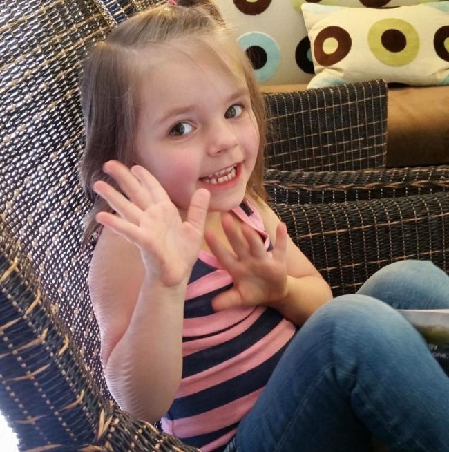 Little Girl In Tragic Viral Photo With Grieving Grandfather Passes Away ...