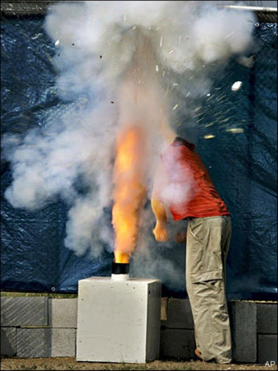 22 Fireworks Fails That’ll Have You Rolling On The Ground Laughing ...